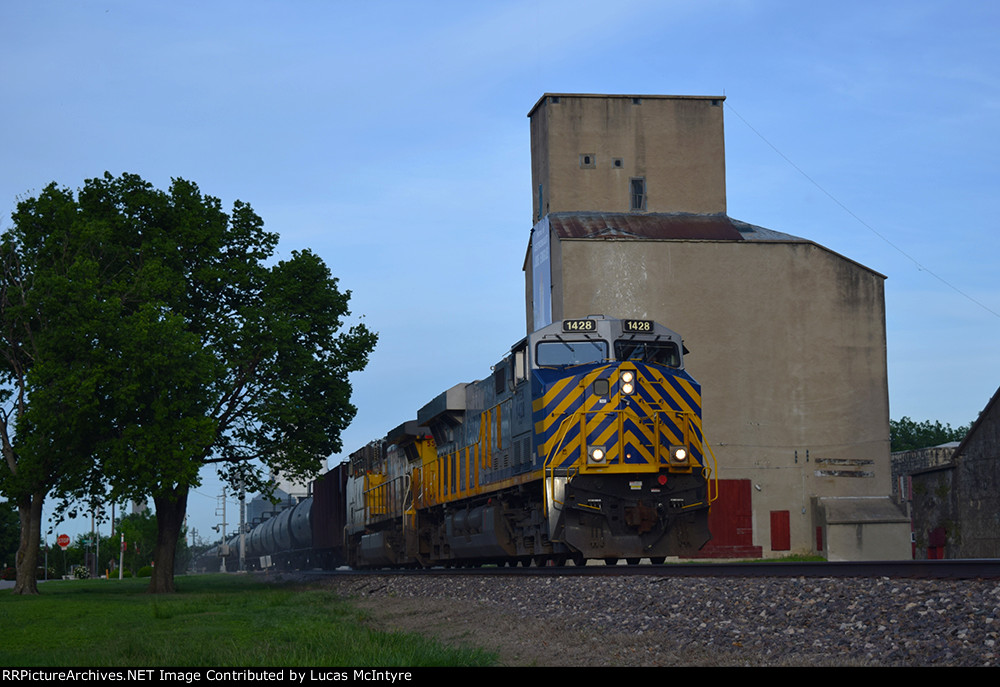 CREX 1428 westbound UP empty oil train